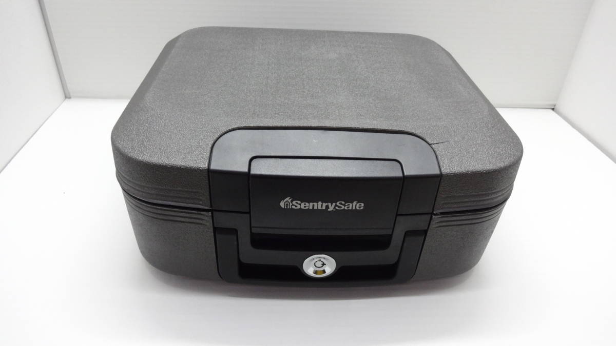 【目立った傷や汚れなし】セントリー SentrySafe HD2100 ポータブル耐火・防水保管金 金庫 元箱付きの落札情報詳細 - ヤフオク落札価格検索 オークフリー