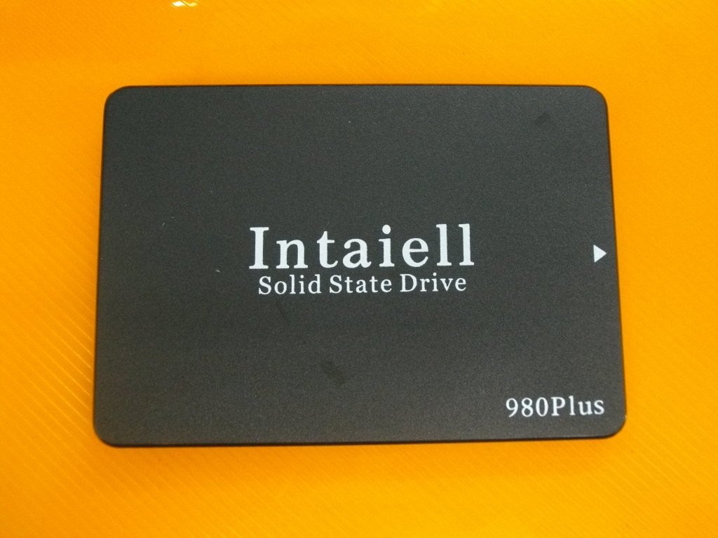 【目立った傷や汚れなし】Intaiell 2.5' 7mm 256GB SSD 使用時間5時間 980Plus フォーマット済 97272の ...