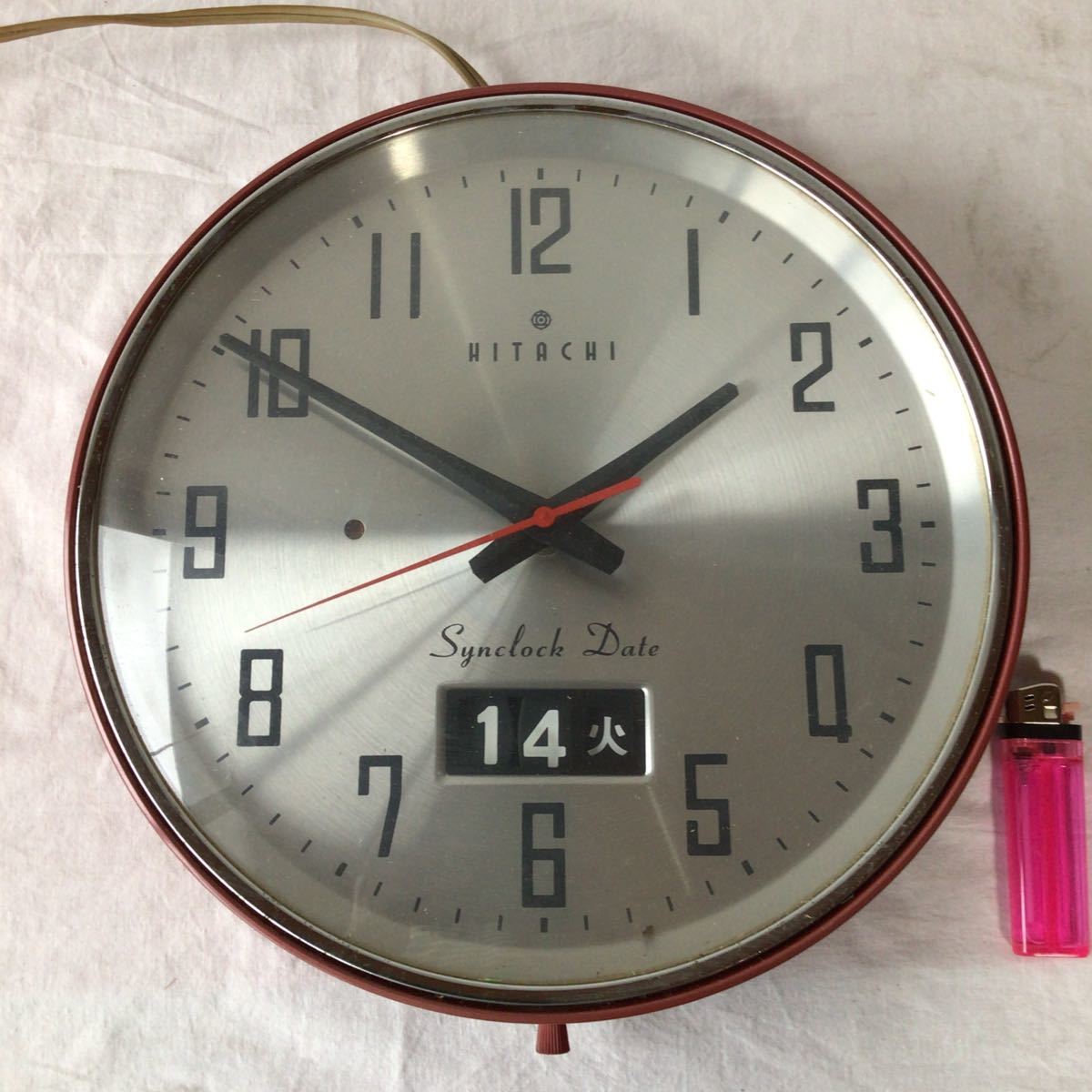 【やや傷や汚れあり】HITACHI 掛け時計 昭和レトロ 壁掛け時計 アナログ 通電確認済み AW-110c Synclock Dateの落札 ...