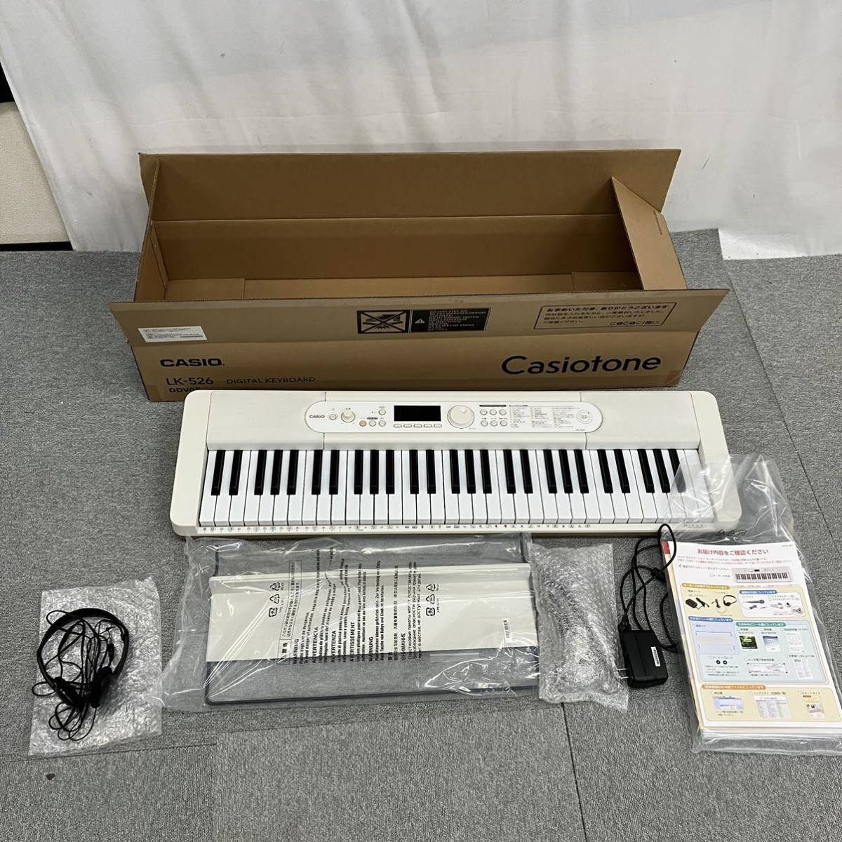 【やや傷や汚れあり】CASIO カシオ 楽らく 光ナビゲーション 電子キーボード Casiotone カシオトーン 61鍵 LK-526 鍵盤楽器 ホワイト 【S212423872】中古の落札 ...