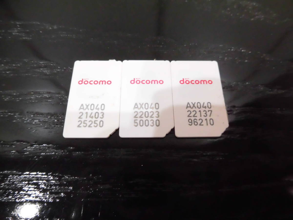 【傷や汚れあり】解約済 NTT docomo UIMカード（標準SIMカード、標準UIMカード） ドコモ FOMA Card SIMカード 携帯電話 ガラケー SIM シム 研究 実験 緑の ...