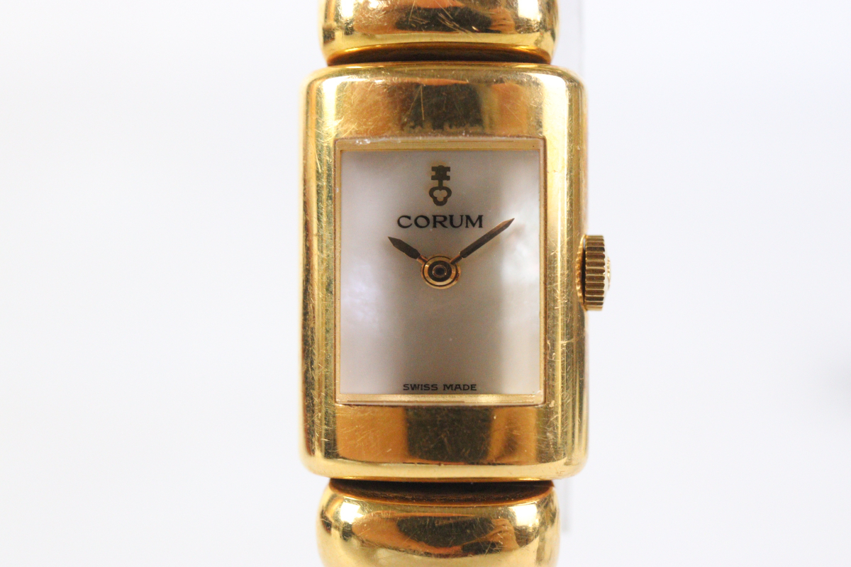 【やや傷や汚れあり】【ト足】 K18 CORUM コルム YG レディース QZ クオーツ 腕時計 重量30.7g COZ01CAA25の落札情報詳細 - Yahoo!オークション落札価格検索 ...