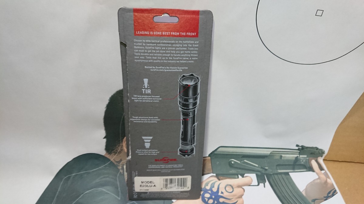 【目立った傷や汚れなし】SUREFIRE E2D DEFENDER ULTRA 1000/5 LUMEN DUAL OUTPUT Used ...