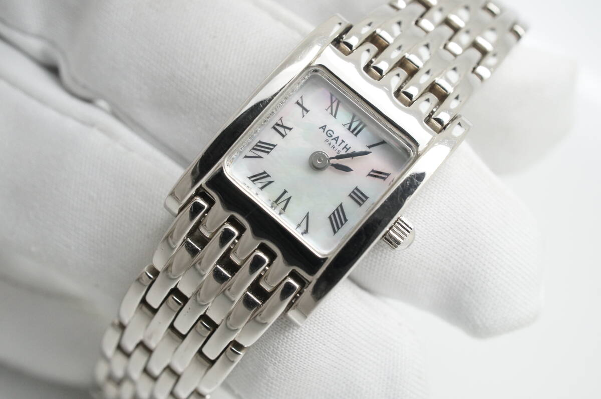 【目立った傷や汚れなし】D25 作動良好 AGATHA アガタ FRANCE ホワイトシェル文字盤 スクエア型 全ローマン数字 レディース腕 ...
