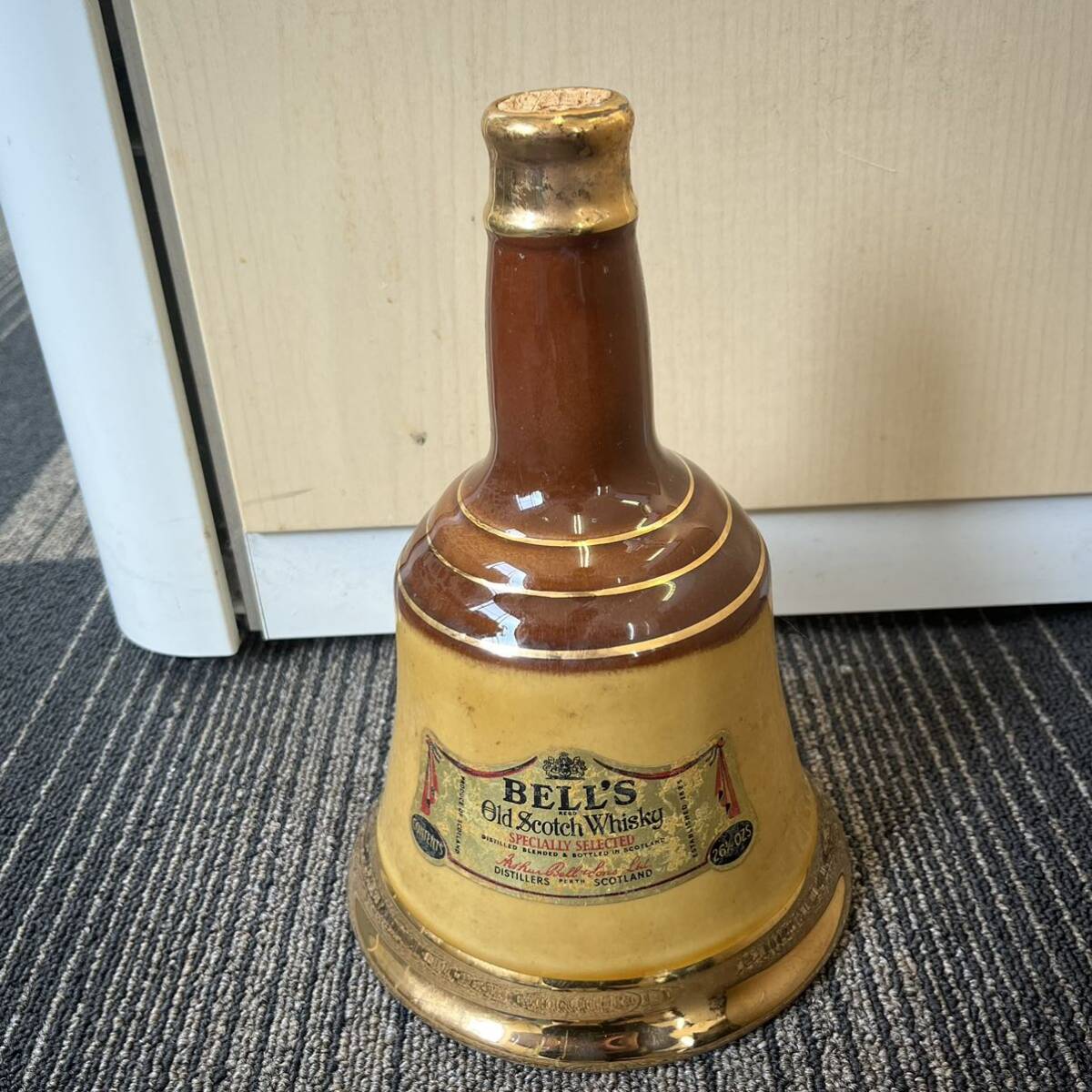 【未使用】【T0613】※20歳未満の者に対する酒類の販売はしません※未開栓 BELLS ベルズ スコッチウイスキー 陶器ボトル 古酒 750ml 43%の落札情報詳細 - ヤフオク落札価格 ...