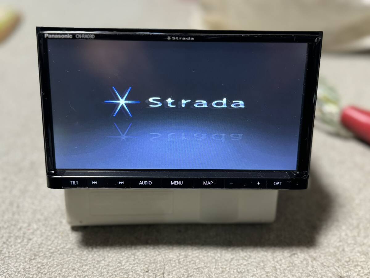 【目立った傷や汚れなし】StradaストラーダCN-RA03D 新品フィルムアンテナ Bluetooth ハンズフリー フルセグ 地デジ DVD再生 SD/CD音楽 7V 2DIN 180mm ...