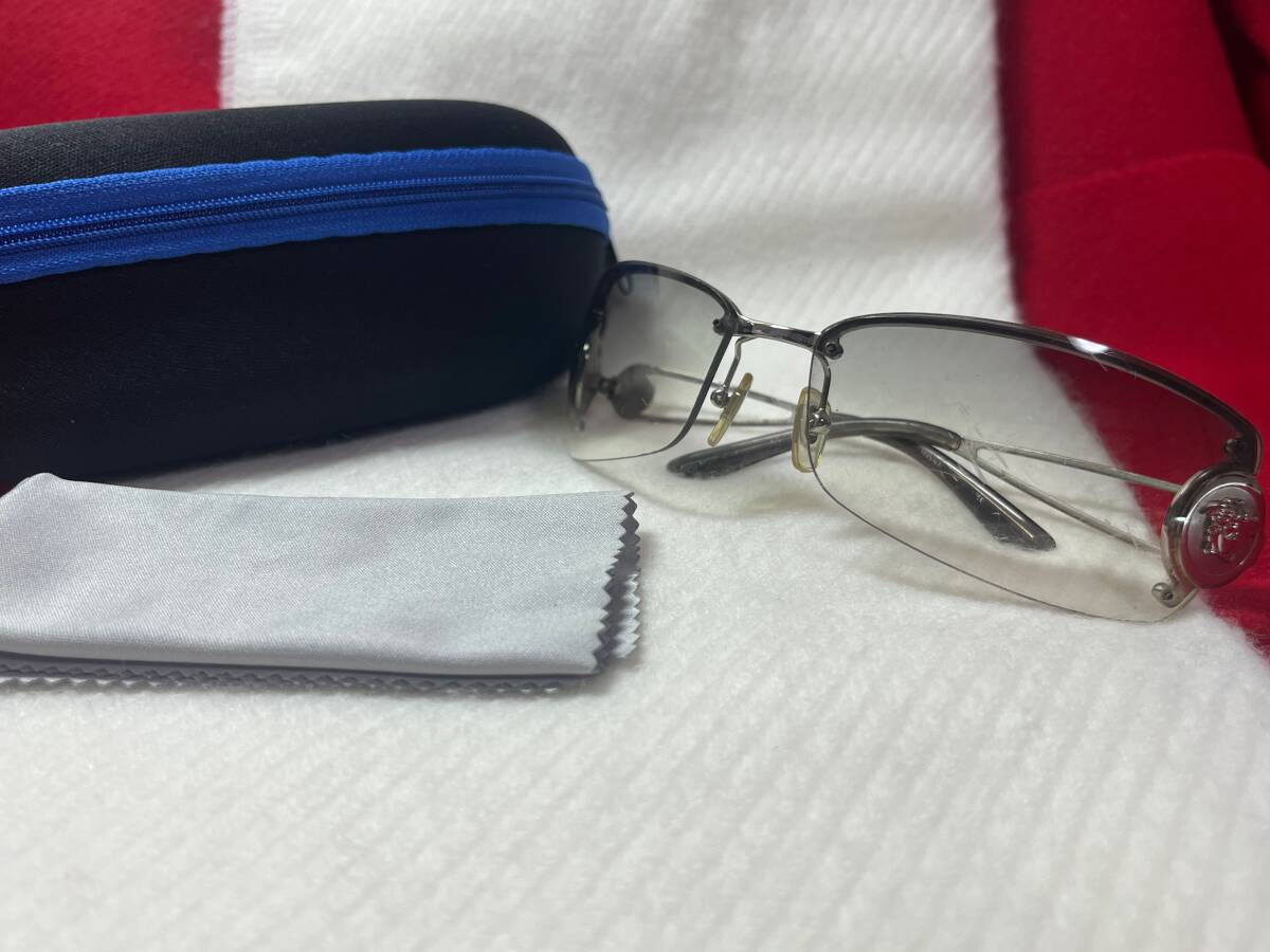 【やや傷や汚れあり】hydeモデル★VERSACE ヴェルサーチ MOD2028 メデューサ メタルサングラス シルバー グラデーション ベルサーチ ラルク VAMPS（2）の落札情報詳細 ...