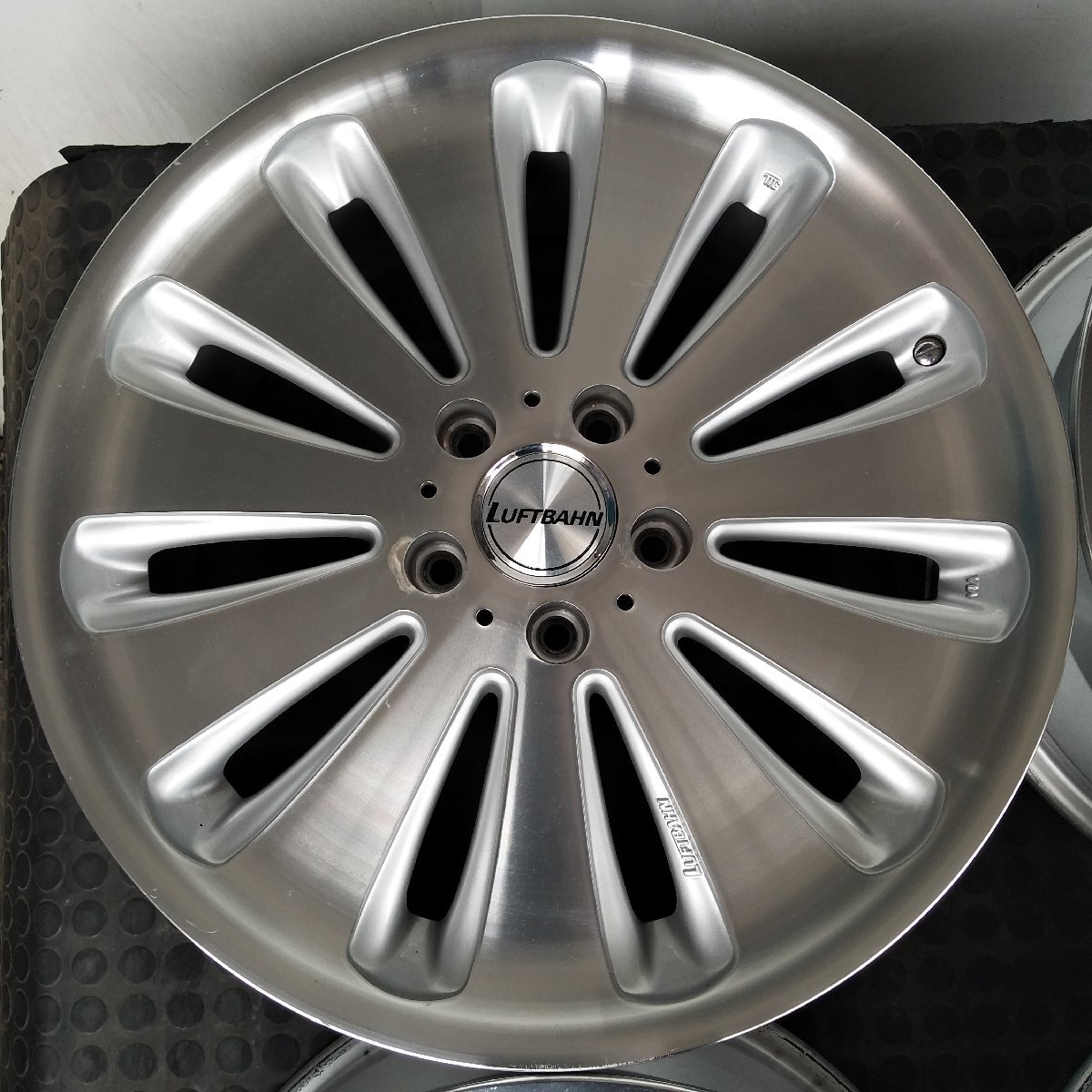 【傷や汚れあり】管理番号：A7-197【4本価格】【18×7.5J 5x114.3 ET+53 ハブ73.5】LUFTBAHN・エルグランド ...