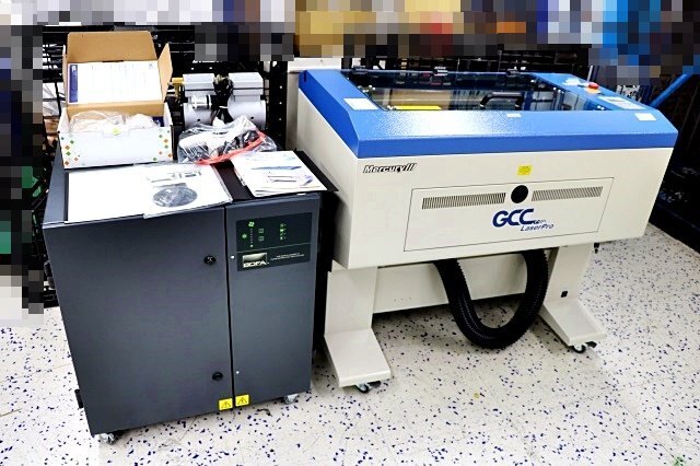 【やや傷や汚れあり】21年製/ GCC レーザー加工機 彫刻機 LaserProシリーズ MERCURYⅢ+集塵機 AD Base 1 ...