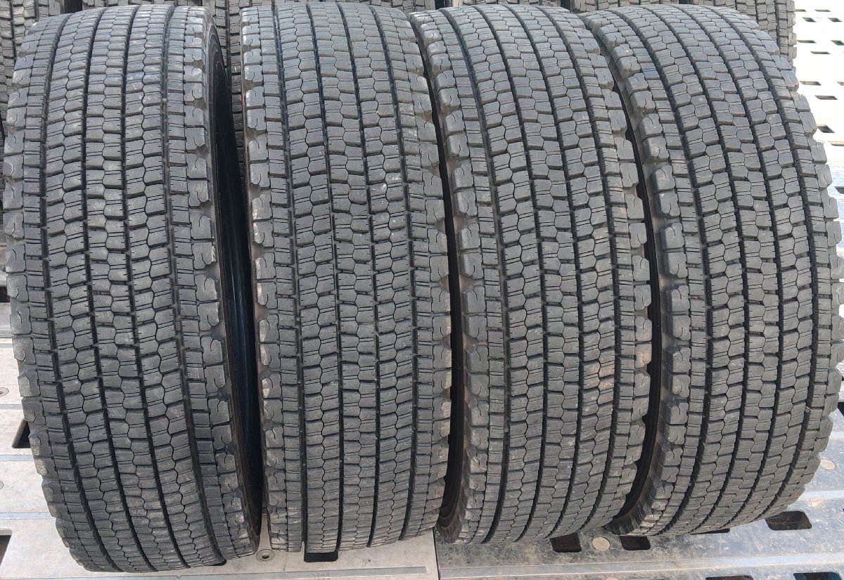 【やや傷や汚れあり】4本価格★上パT9686 245/70R19.5 136/134J BRIDGESTONE W900 19～21年 スタッドレス★条件付送料無料★地山 TB 低床 大型 ...