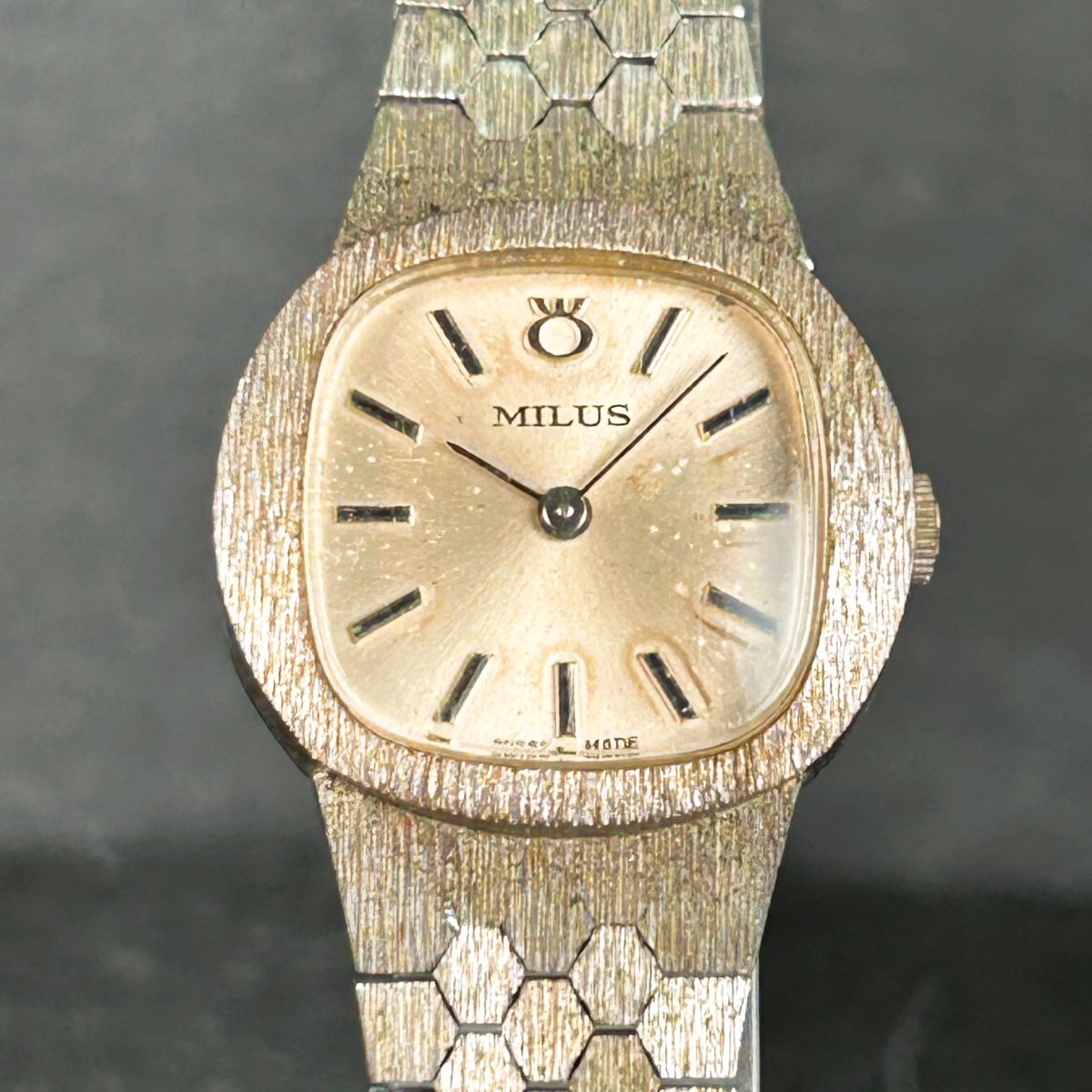 【やや傷や汚れあり】MILUS ミルス SWISS MADE スイス製 アンティーク 機械式 腕時計 シルバー文字盤 メタルバンド 2針 ステンレススチール 動作確認済みの落札情報詳細 ...