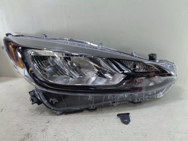 【傷や汚れあり】(24S1527) アクア MXPK10 MXPK11 MXPK15 MXPK16 右ヘッドライト LED 52-335 ...