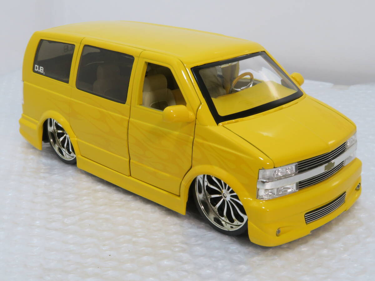 【やや傷や汚れあり】JadaToys 1/18 シボレー アストロ バン イエロー ミニカー DUB CITY BIG BALLERS ...