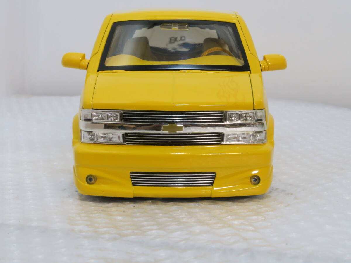 【やや傷や汚れあり】JadaToys 1/18 シボレー アストロ バン イエロー ミニカー DUB CITY BIG BALLERS ...
