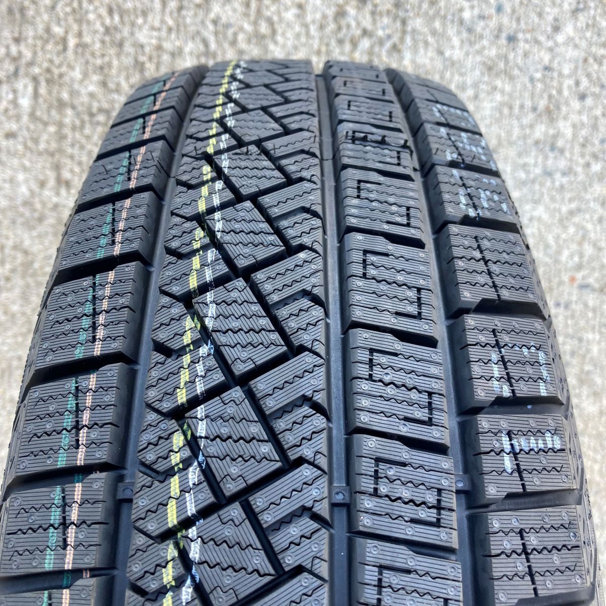 【未使用】送料別 新品 4本セット (NM0005.8.2) 175/65R15 84T PIRELLI ICE ZERO ASIMMETRICO 2022年製造 屋内保管 175/65/15 ...