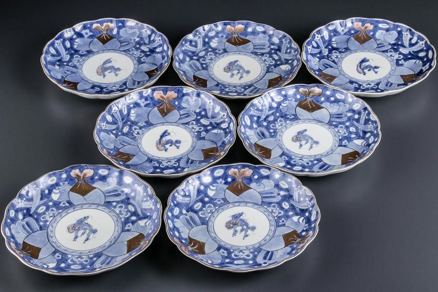 【真】古伊万里染付白抜き金彩宝尽くし文 七寸皿 7客 箱付 明治時代 5408の落札情報詳細 - Yahoo!オークション落札価格検索 オークフリー