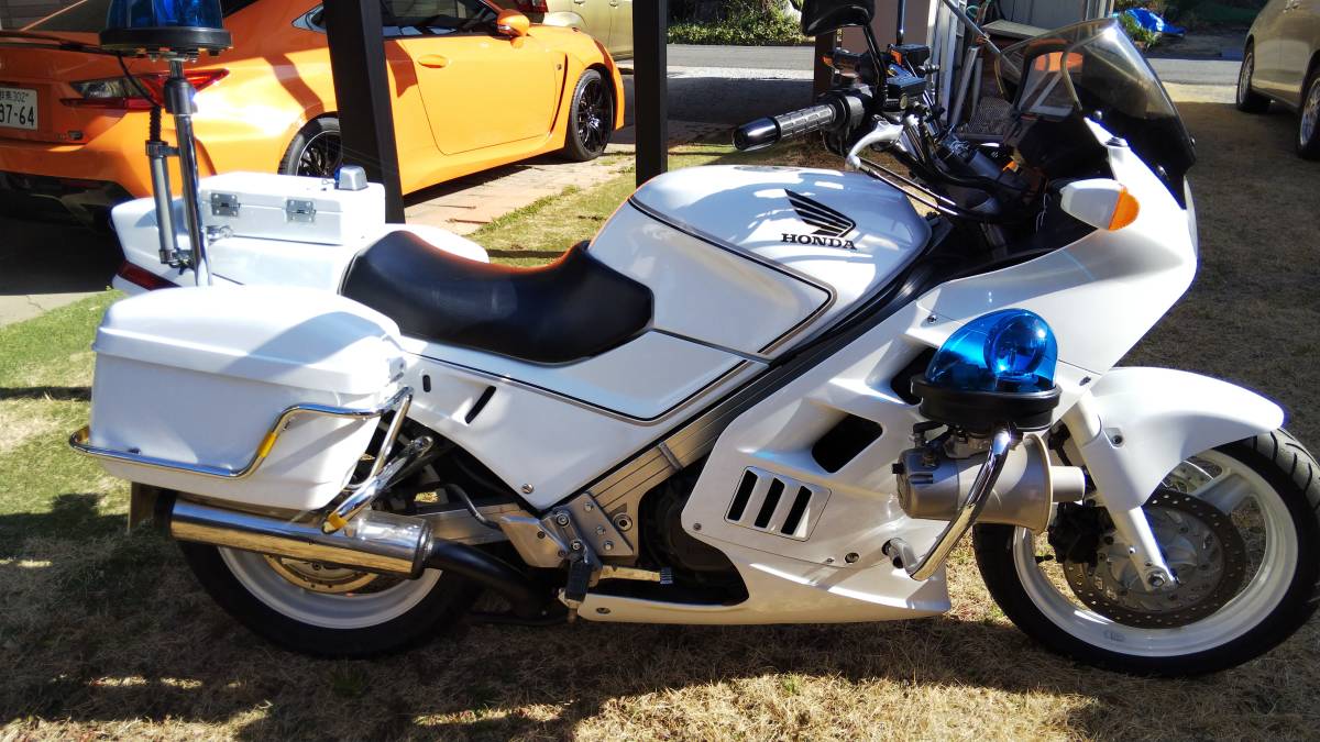 本物白バイ RC35 VFR750P 車検：令和5年6月3日まで サービスマニュアル・取説付きの落札情報詳細 - Yahoo!オークション落札価格検索 オークフリー