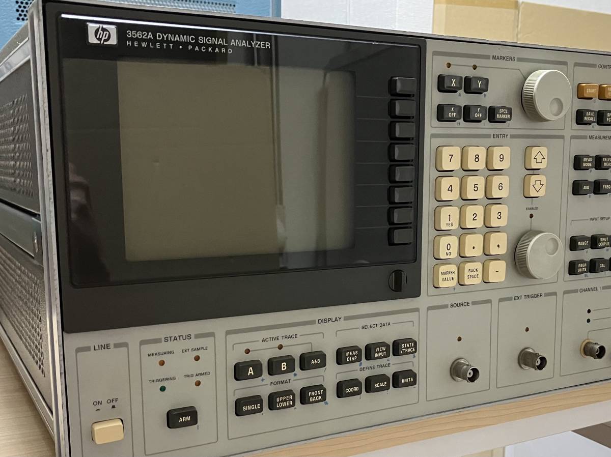 【傷や汚れあり】動作確認済み HP 3562A ダイナミック シグナルアナライザ FFTアナライザ 周波数応答アナライザ オーディオ計測 ...
