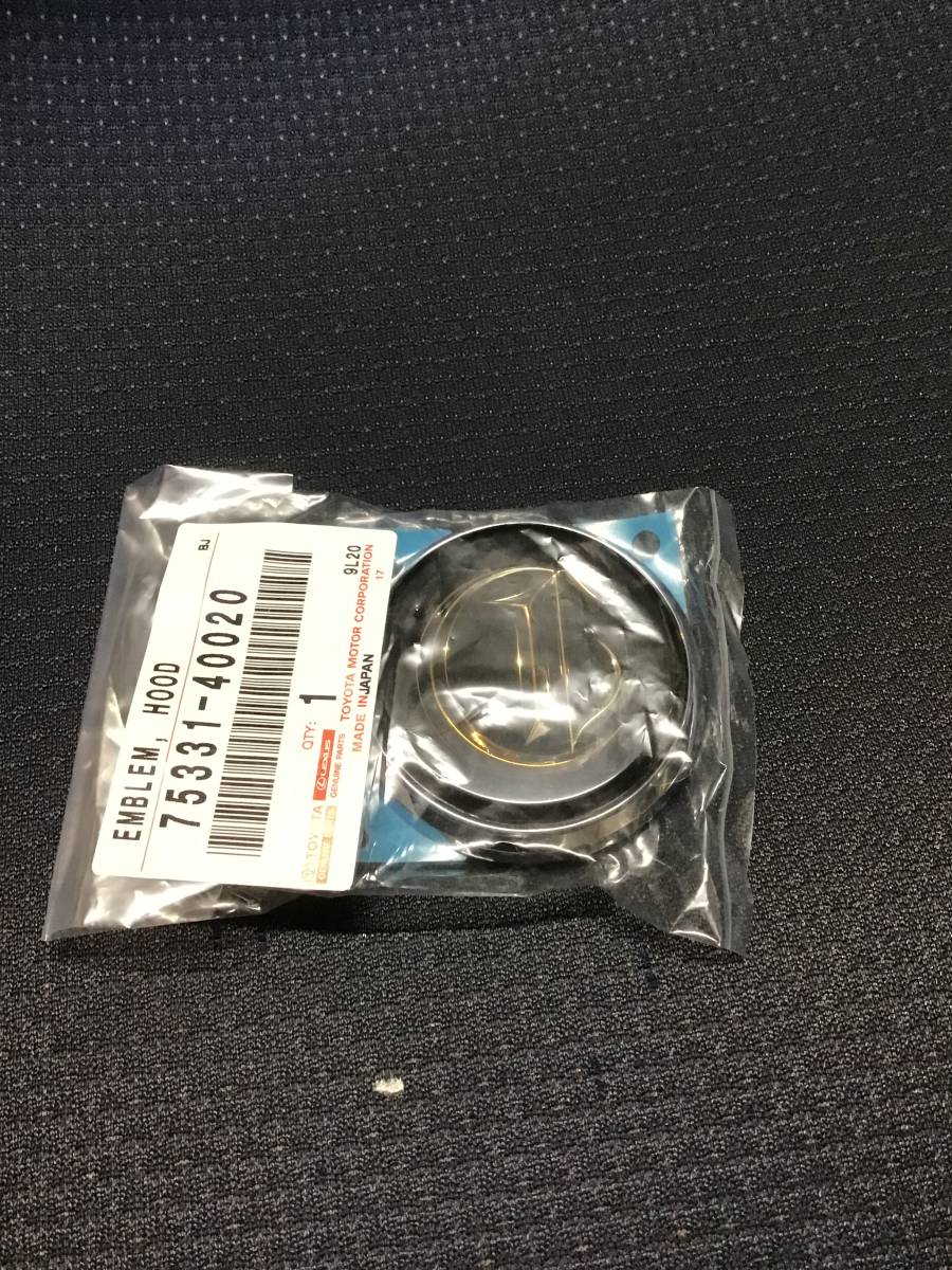 【未使用】レア! 新品 未使用 現行 トヨタ センチュリー UWG60 エンブレム 黒 75331-40020 流用 ②の落札情報詳細 ...