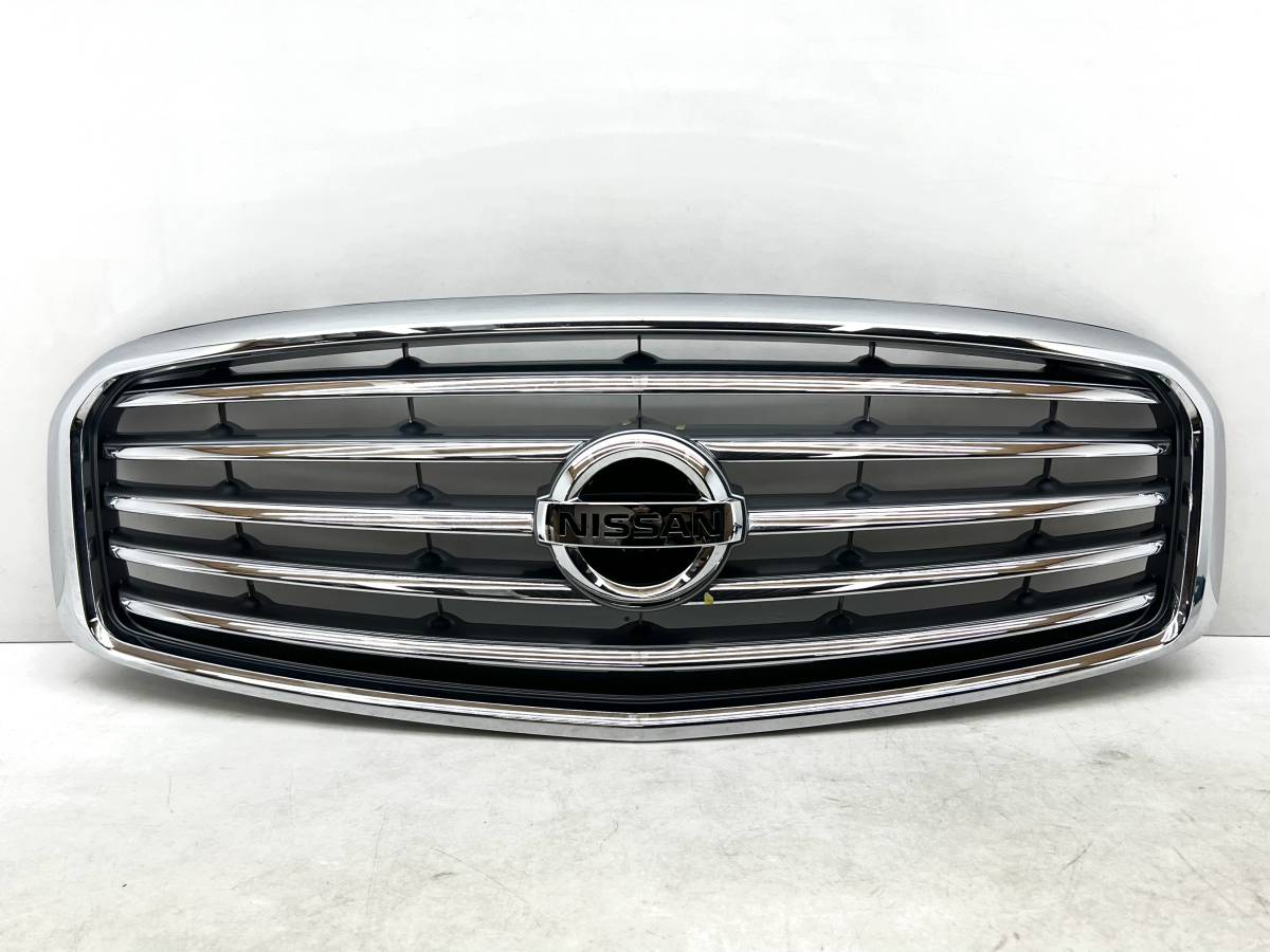 【傷や汚れあり】【送料込み】即決 カメラ付き シーマ Y51 日産 純正 フロント グリル 62310 5UT0A 62310 5VB1A ...