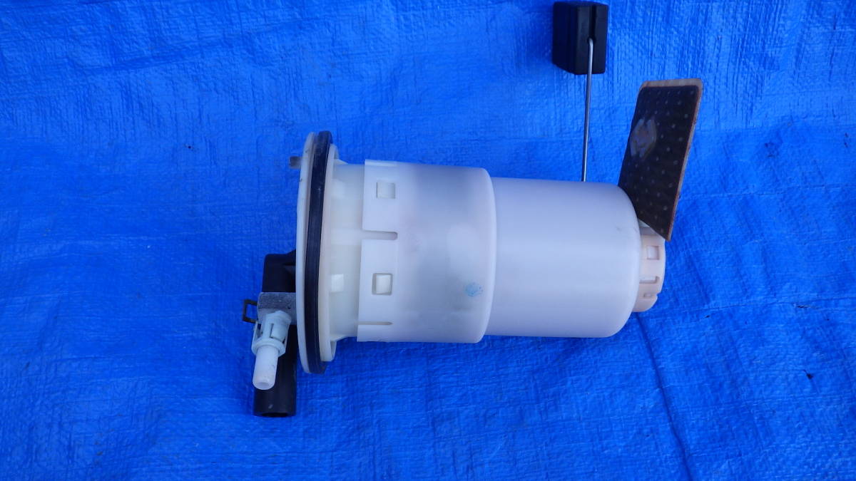 【傷や汚れあり】ダイハツ ハイゼット カーゴ S321V S331V 純正 燃料ポンプ フューエルポンプ ガソリンポンプ 動作品 管H0120 ...
