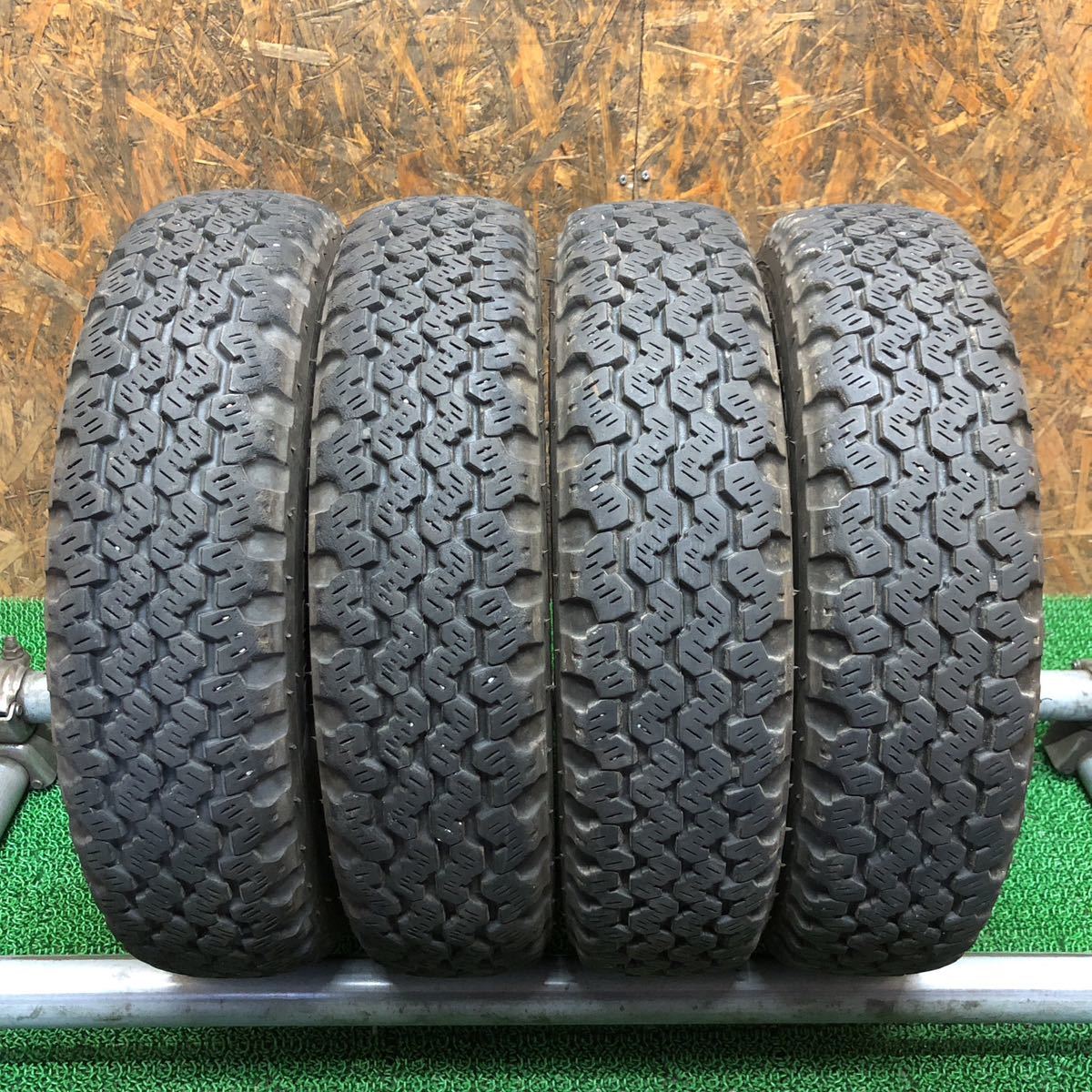 【目立った傷や汚れなし】YOKOHAMA SUPER DIGGER 828 145R12 6PR LT 超極上バリ山4本価格 O-266 福岡 ★引き取り大歓迎★22年製★即決サービス品★の ...