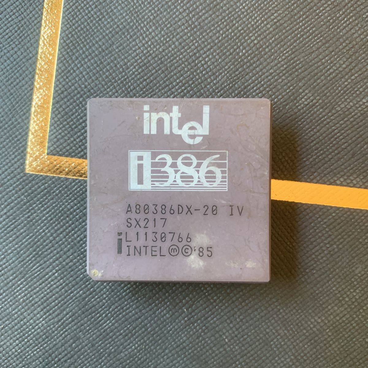【傷や汚れあり】Intel i386 A80386DX-20 IV SX217 インテル CPUの落札情報詳細 - ヤフオク落札価格検索 オークフリー