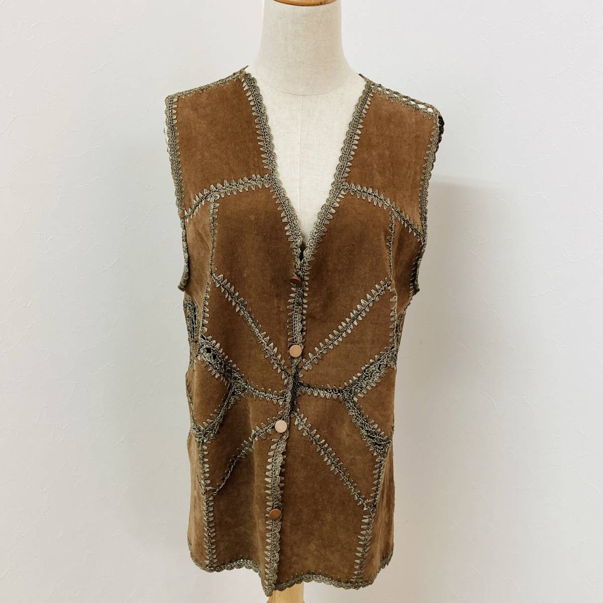 【やや傷や汚れあり】a00767 希少 スエードベスト レディース パッチワーク調 Vネック ステッチ 刺繍 薄手 一点物 オリジナリティ レトロヴィンテージスタイルの落札情報詳細 ...