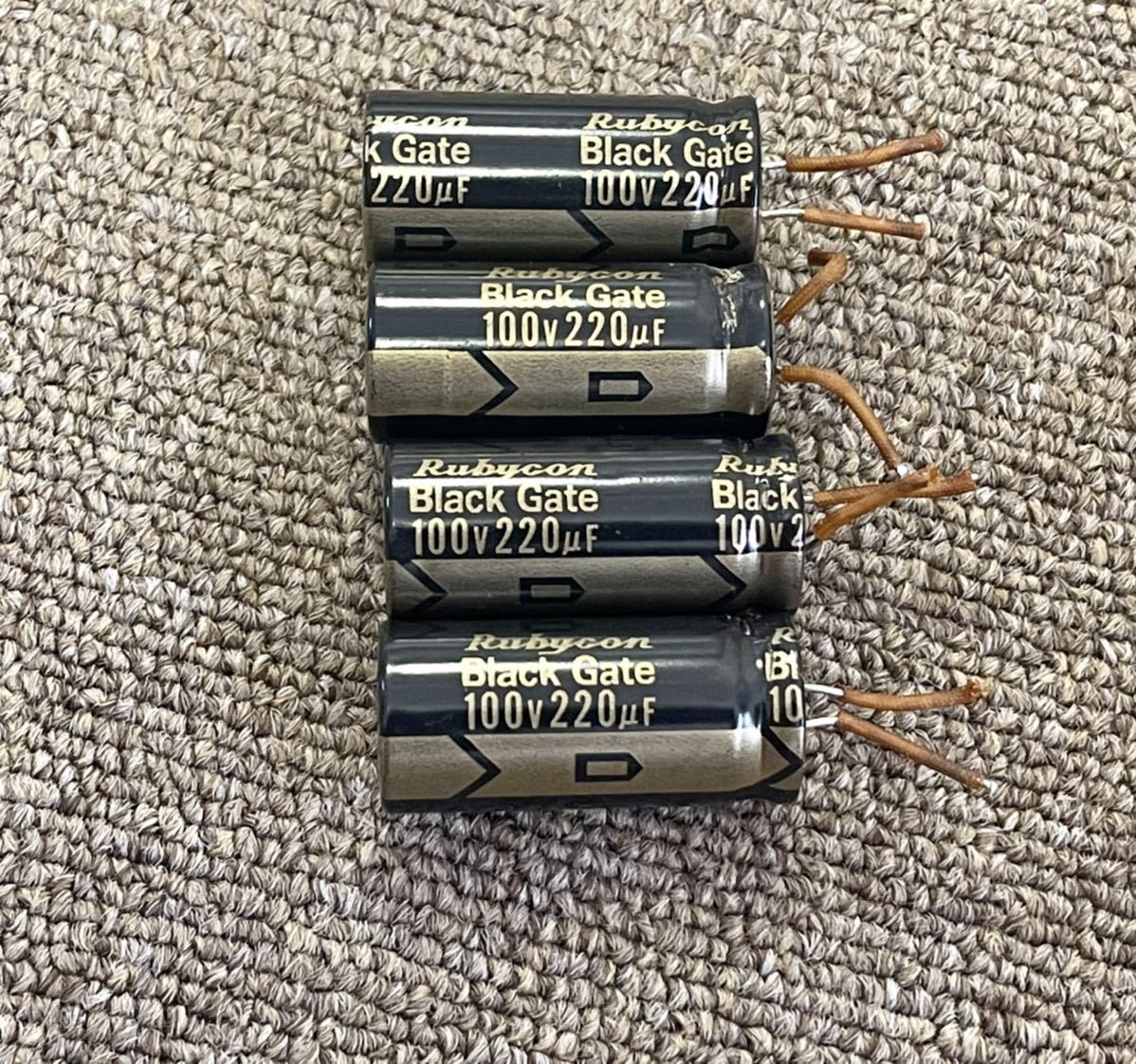 【目立った傷や汚れなし】Rubycon Black Gate 100v-220uf動作品！安心してご利用する！電解コンデンサ ！真空管アンプ ...
