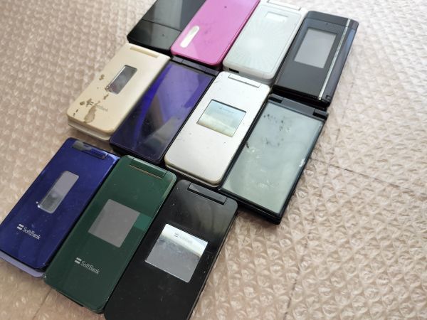 【傷や汚れあり】動作未確認 ジャンク ガラケー 11台まとめ出品 softbank 705SH/815T/821P/824P/831SHs ...