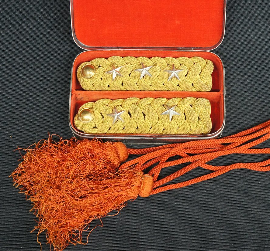 【傷や汚れあり】【慈光】2650 旧日本軍 陸軍 正肩章 他 大尉 尉官 /大日本帝国陸軍/大礼服/軍服/勲章/階級章/軍装品の落札情報詳細 - Yahoo!オークション落札価格検索 オークフリー