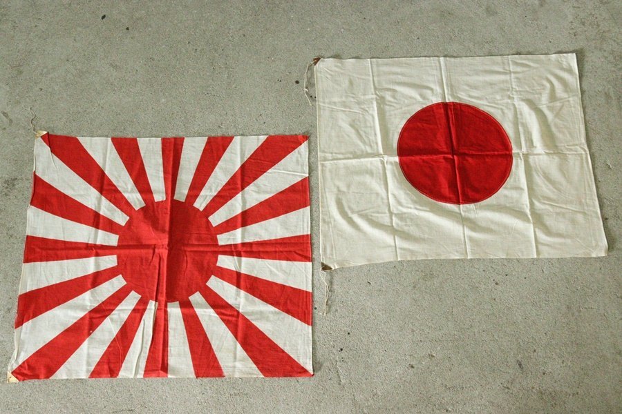【傷や汚れあり】tb526当時物 古い日の丸 旭日旗 2点 日章旗 戦前 戦中 戦時中 国旗 日本軍 大日本帝国 時代 歴史資料 古布 大漁旗