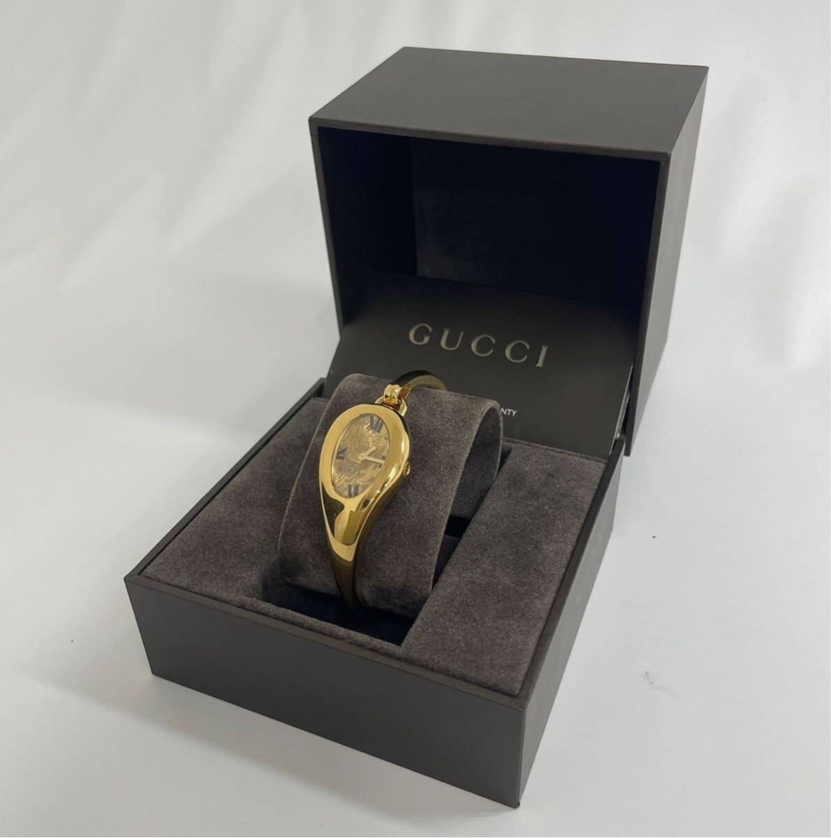 【やや傷や汚れあり】【F0303】GUCCI グッチ103 腕時計 クォーツ ゴールド系 ゴールド文字盤 バングル レディース 不動品 箱有り ...