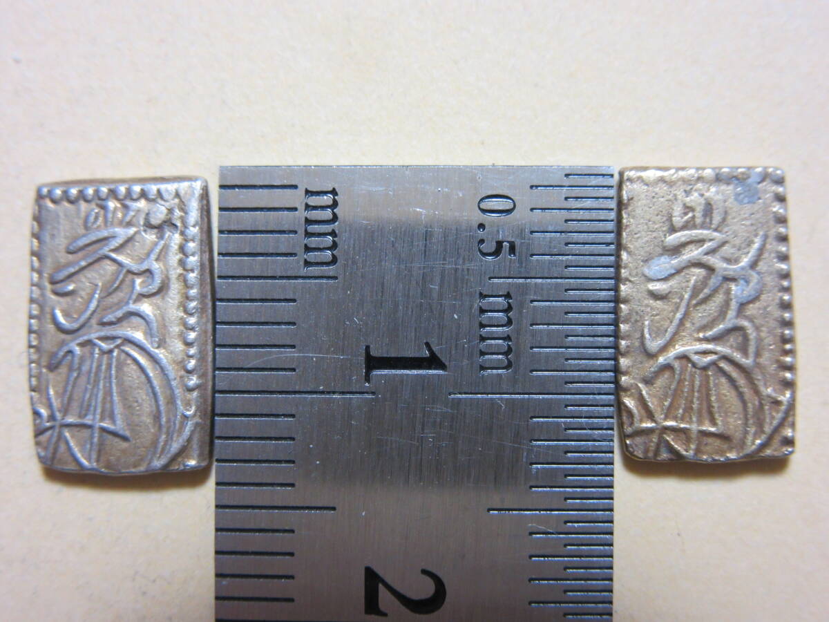 【やや傷や汚れあり】7、天保二朱判金 2枚 左1，62g 右1，64gの落札情報詳細 - ヤフオク落札価格検索 オークフリー