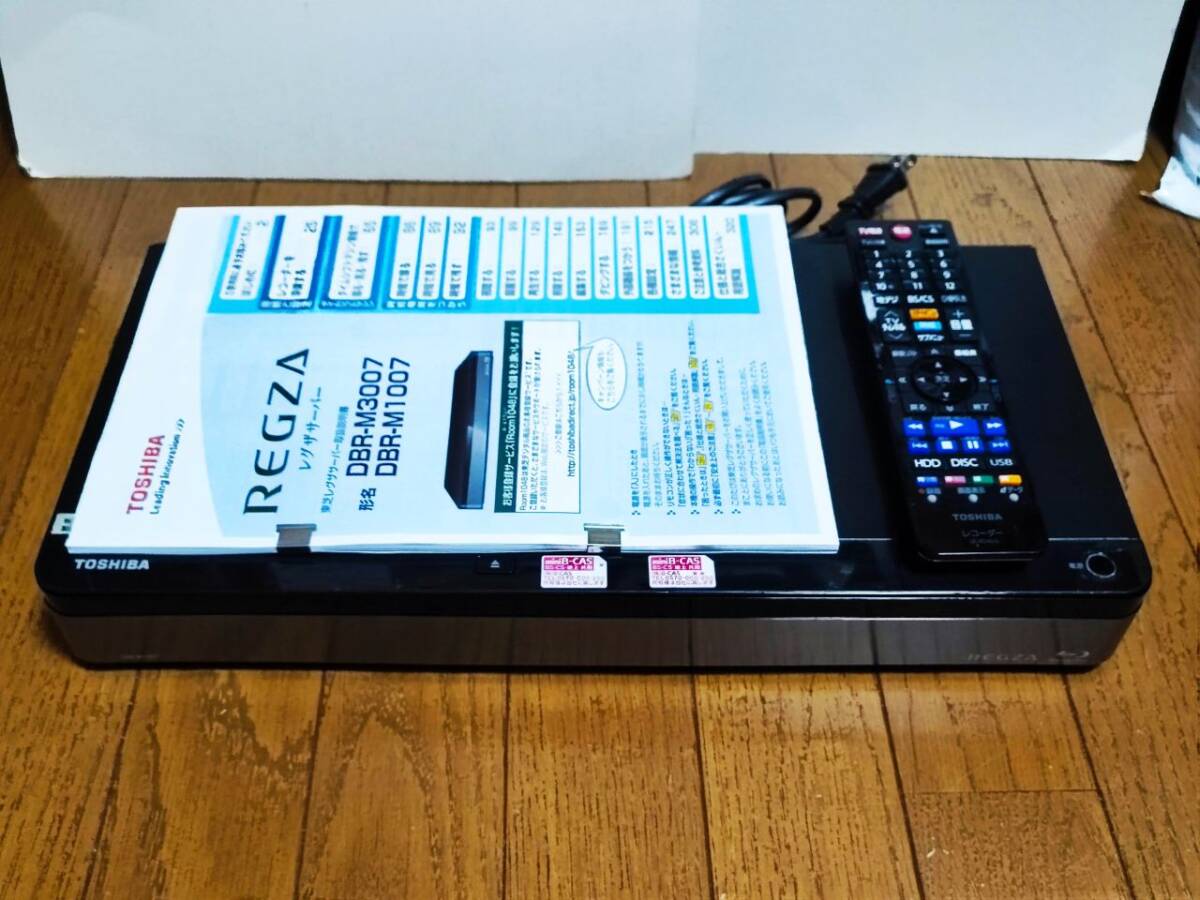【目立った傷や汚れなし】美品 動作OK 東芝 REGZA DBR-M1007 1TB 7チューナ タイムシフトマシン BDレコーダー 東芝 ...