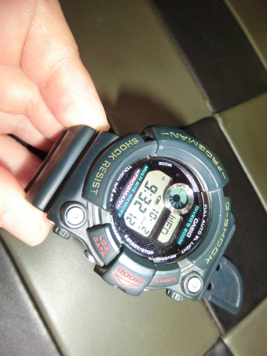【目立った傷や汚れなし】極美品 G-SHOCK GW-200-2JF FROGMAN フロッグマン タフソーラー スクリューバック チタンケース ブラック シルバー チタン ブラック仕様の落札 ...