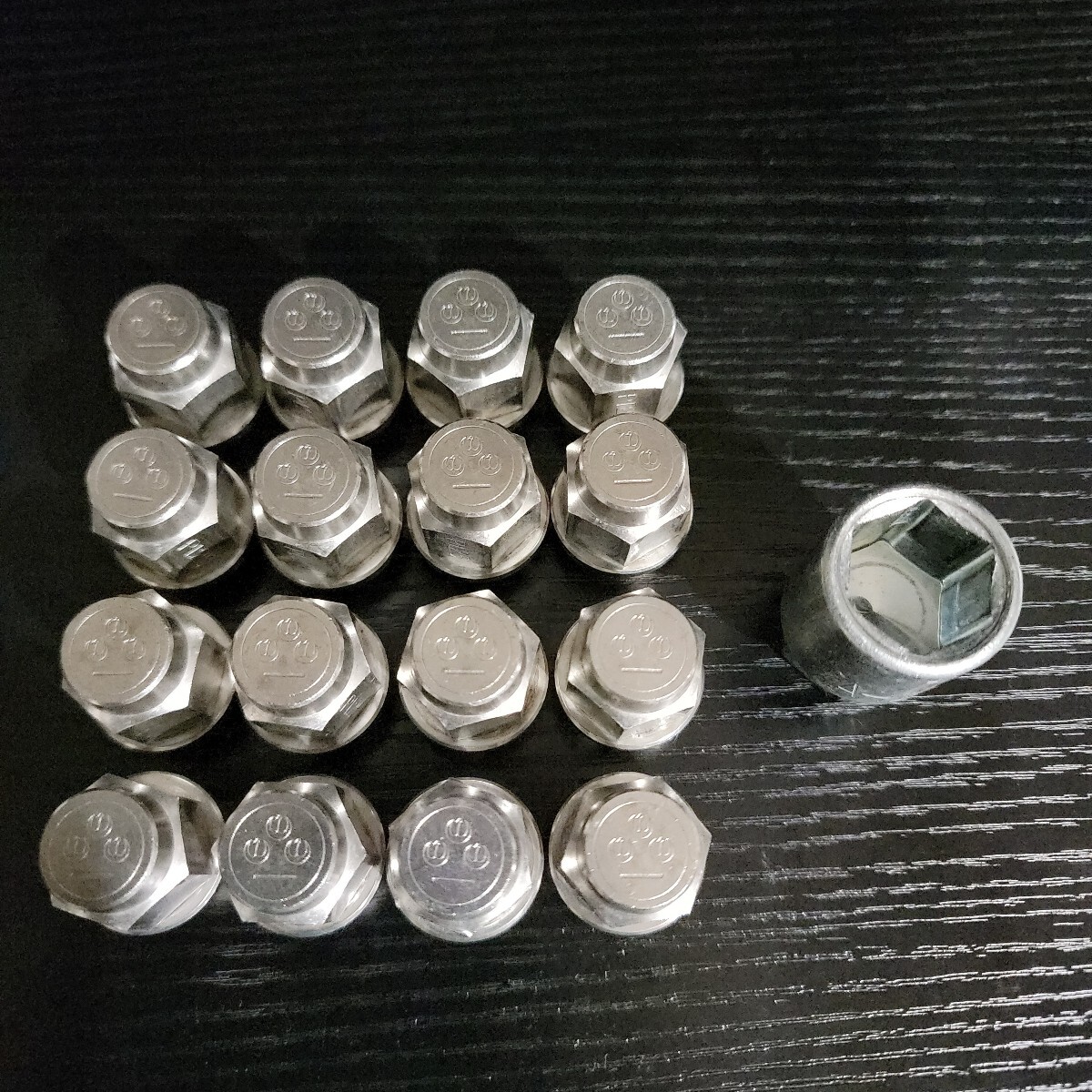 【やや傷や汚れあり】ワタナベ ワタナベRS ホイールナット 19HEX M12×P1.25 16個 4穴 日産、スズキ等に 当時物の落札情報詳細 - Yahoo!オークション落札価格検索 オークフリー