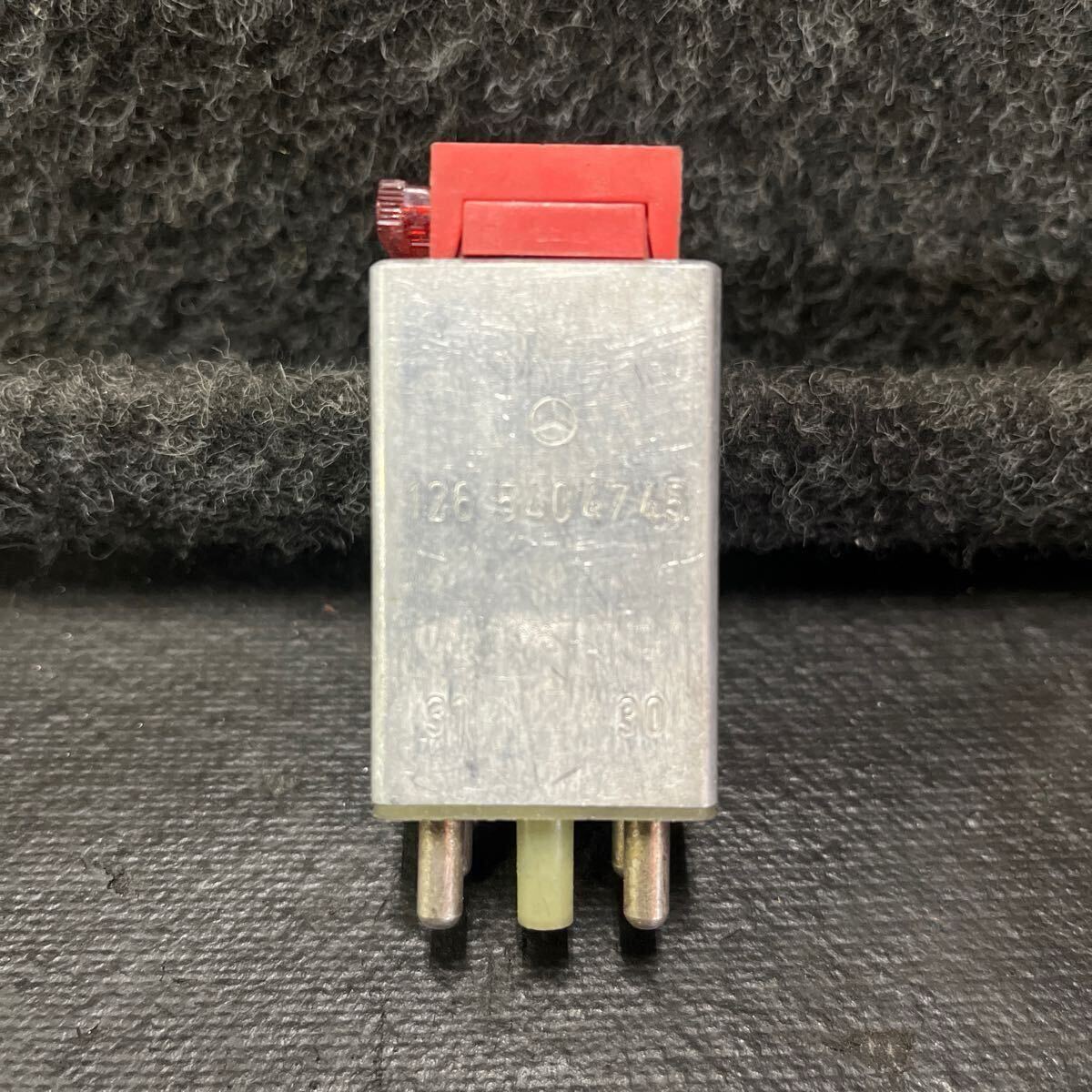 【傷や汚れあり】【送料無料】希少 在庫即発送 メルセデスベンツR107 W123 W124 W126 W201 過電圧保護 OVPリレー ...