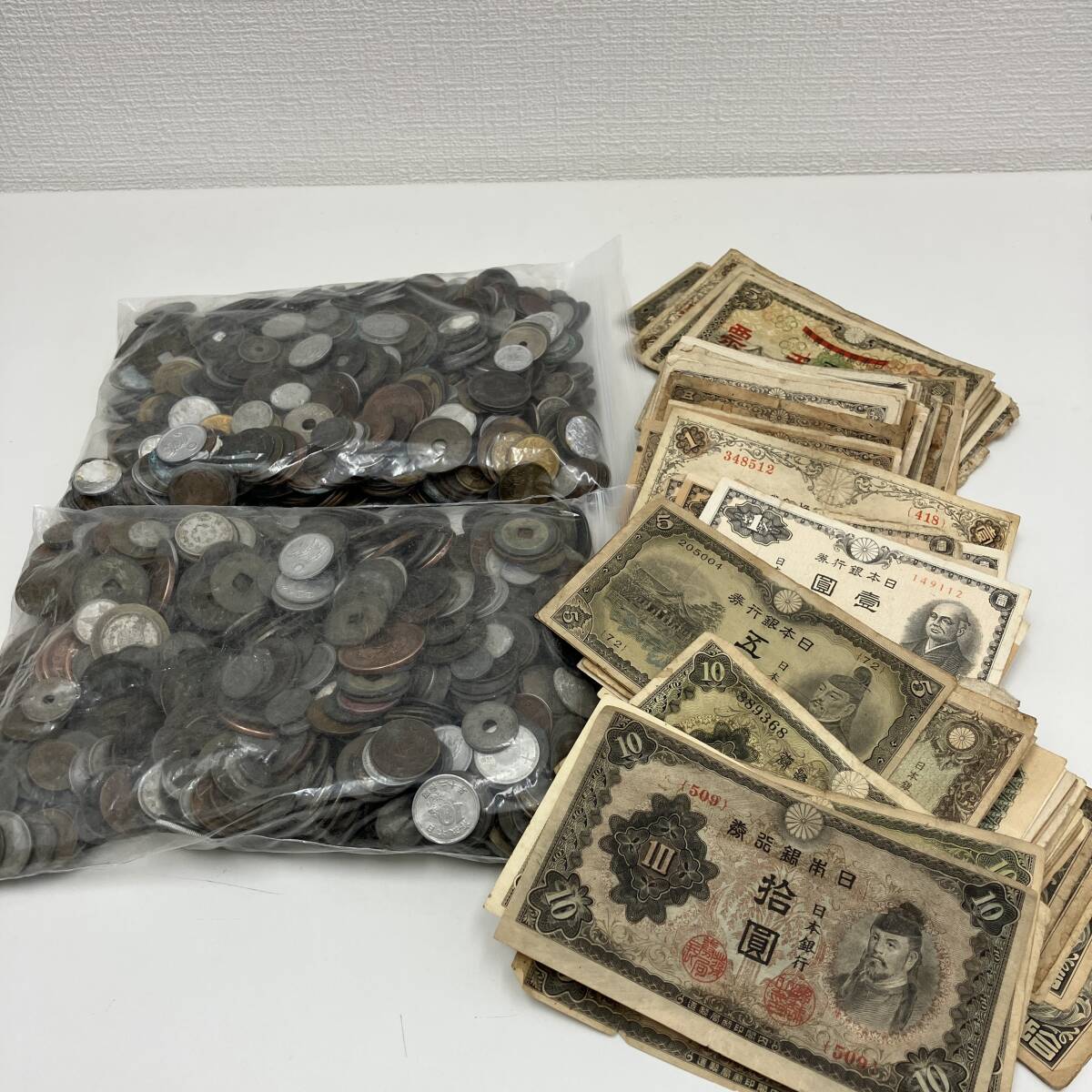 【全体的に状態が悪い】#3982 旧家蔵出し 日本の昔のお金 古札 古紙幣 古銭 貨幣 穴銭 総重量4Kg超え アンティークコイン 真贋不明 おまとめ品 レア 珍品の落札情報詳細 ...