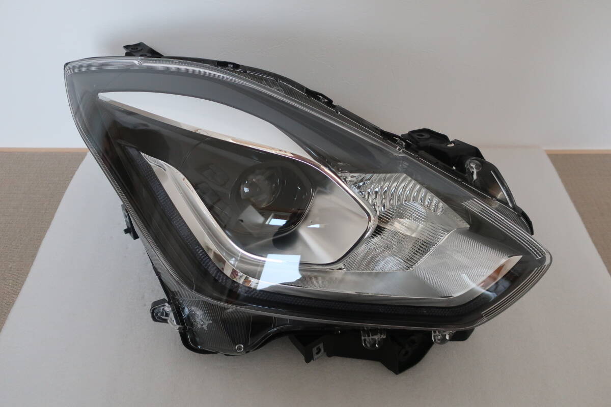 【目立った傷や汚れなし】スズキ スイフト スポーツ 純正 右 LED ヘッドライト STANLEY W2967 刻印 SL ZC33S/ZC13S/ZC43S/ZC53S/ZC83S ...