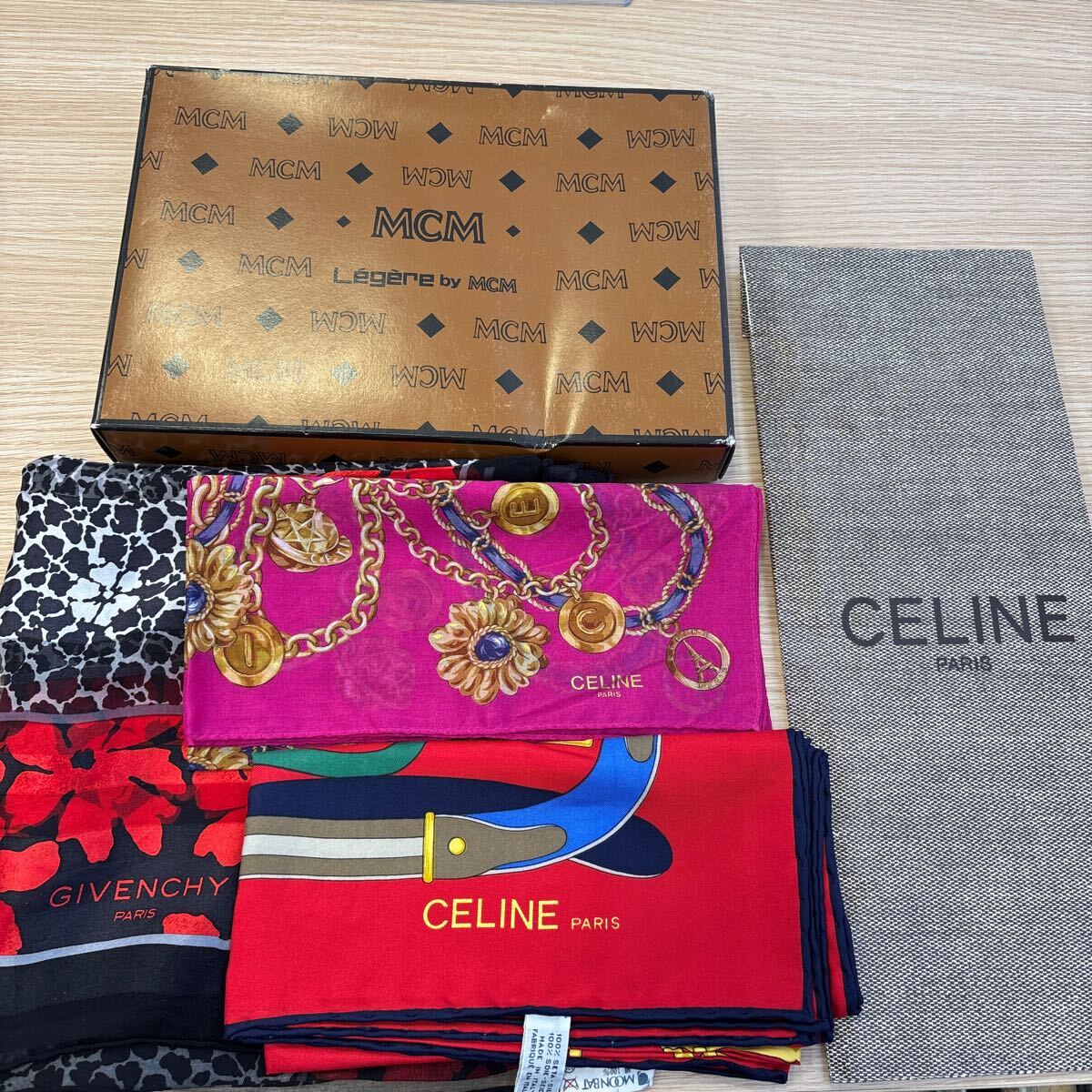 【目立った傷や汚れなし】セリーヌ CELINE ブランドハンカチ スカーフ ハンカチ MCM タオル GIVENCHYの落札情報詳細 ...