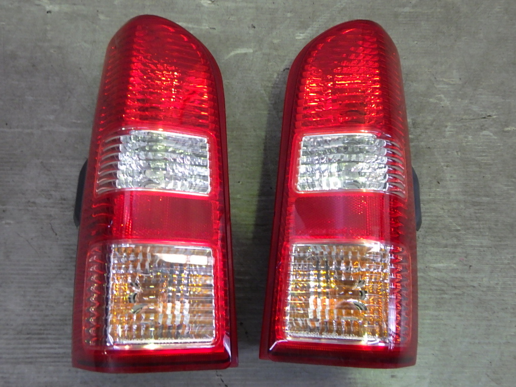 【やや傷や汚れあり】売り切り TE-DA62V エブリイ エブリー 35603-63H0 テールランプ 左右 07-03-13-920 B2 ...