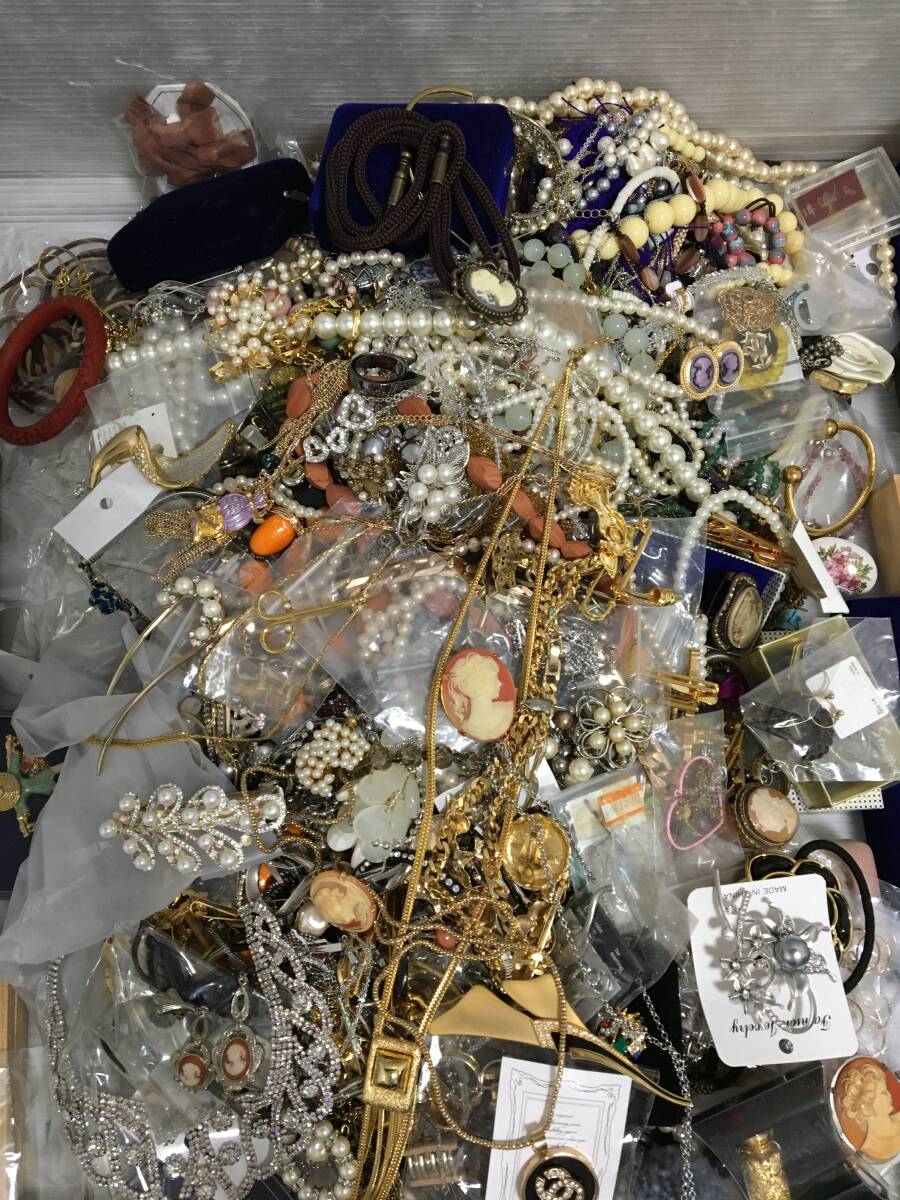 【傷や汚れあり】セリーヌ メンズ ベルト シルバー ゴールド 黒 ブラック メッキ レザー マカダム 馬車 CELINE 【中古】bh2557の落札情報詳細 - Yahoo!オークション落札 ...