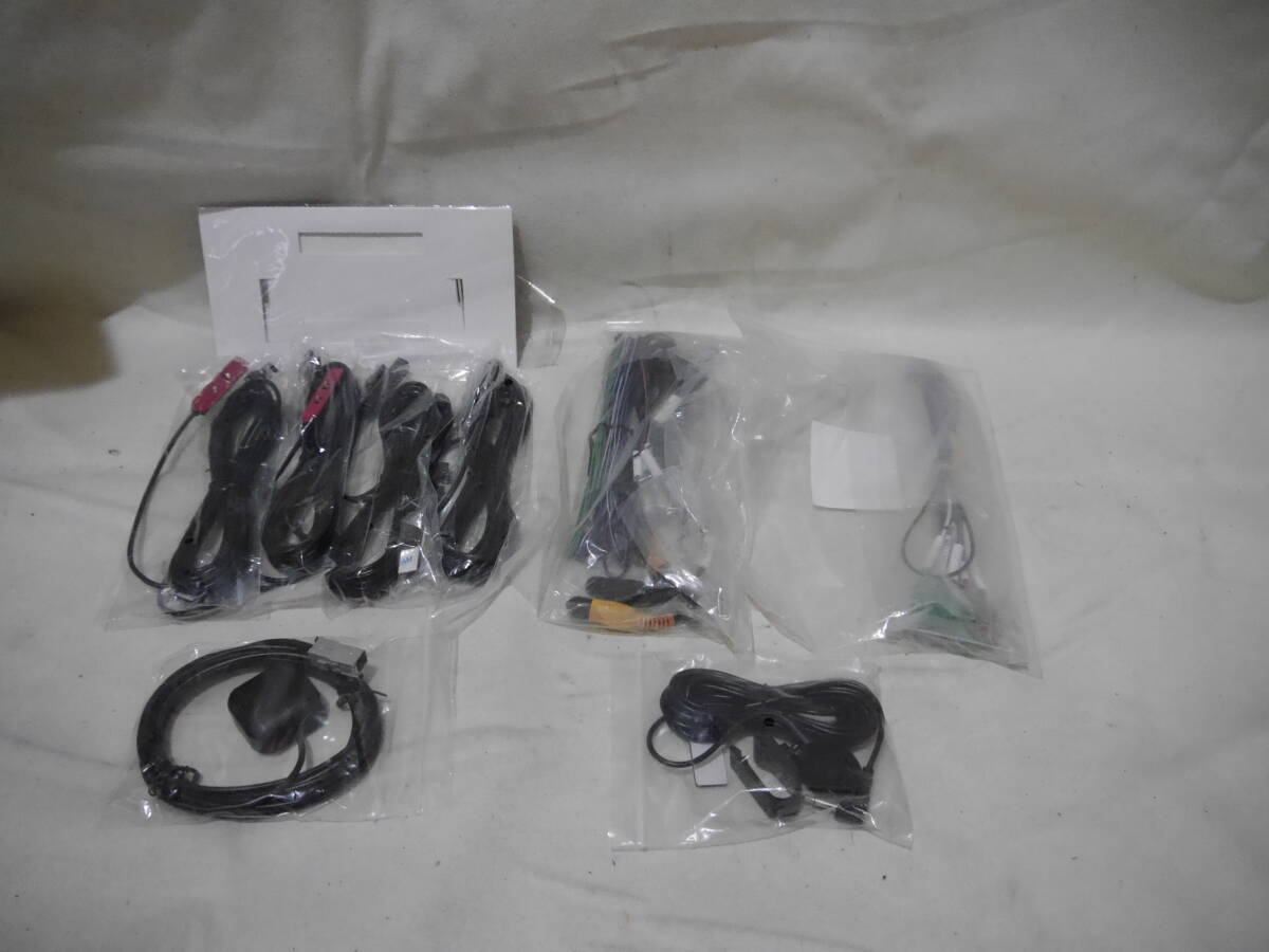 【目立った傷や汚れなし】パナソニック Panasonic CN-F1D フローティング 9インチ SDナビ 最新 2025年度版地図 Bluetooth・BD・DVD・フルセグ 付属品新品の ...