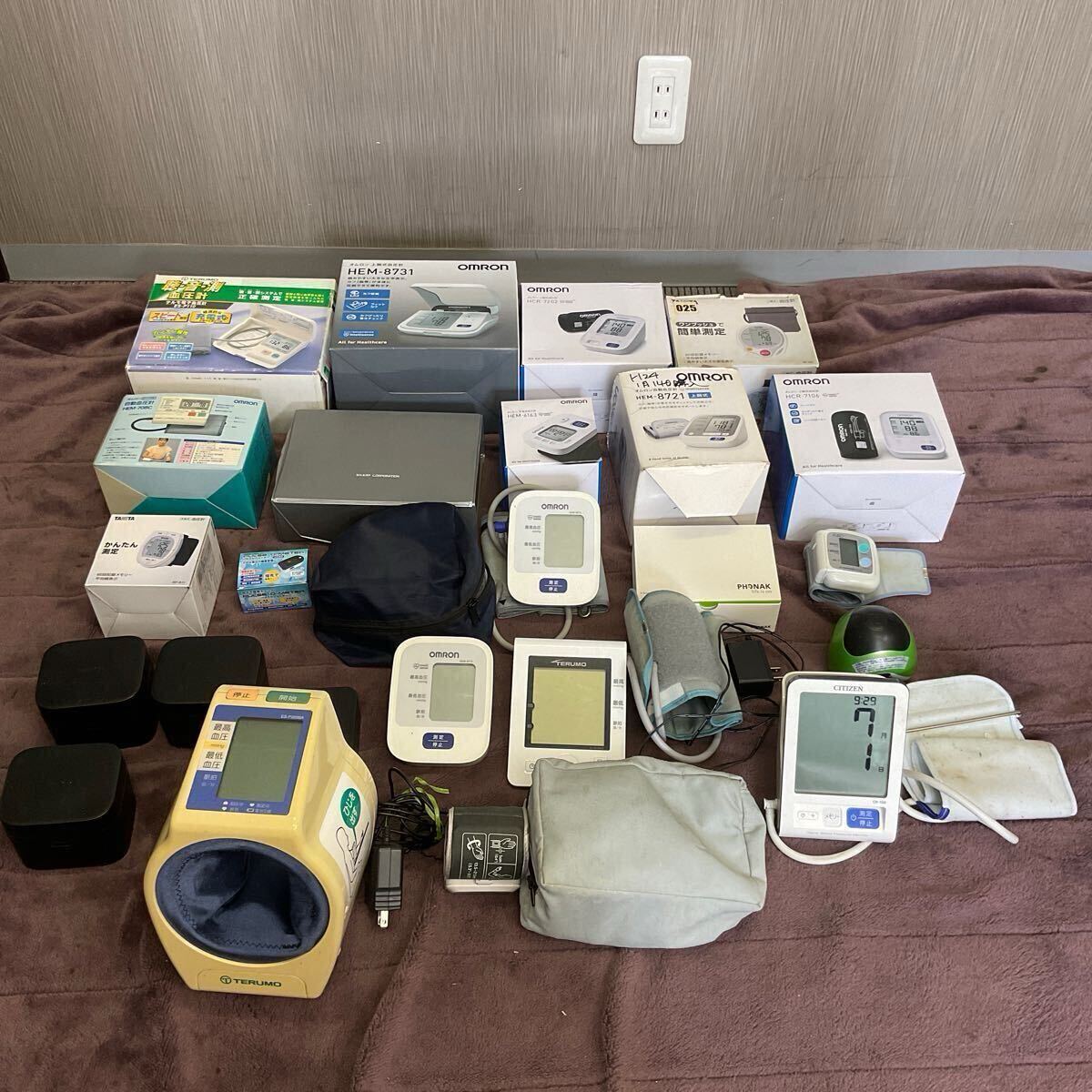 【やや傷や汚れあり】営AB133-140T OMRON オムロン 血圧計 TANITA タニタ TERUMO テルモ ぶるっぴぃ 脈拍計 25 ...