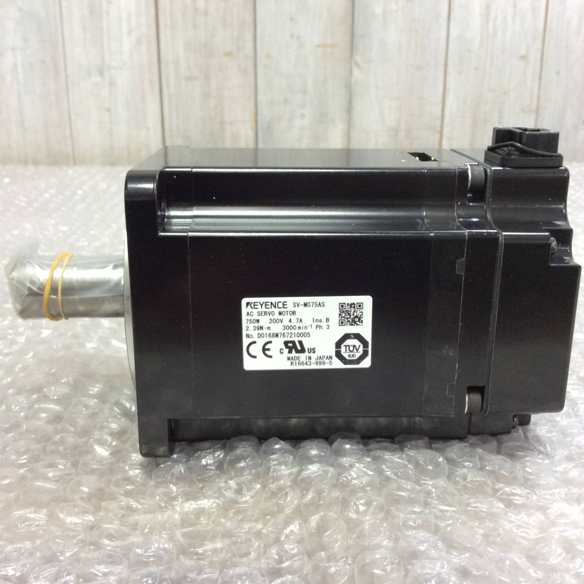 【傷や汚れあり】KEYENCE SV2-M010AK 100W 200V ACサーボシステム SV2シリーズ キー溝付き軸 アブソリュート ...