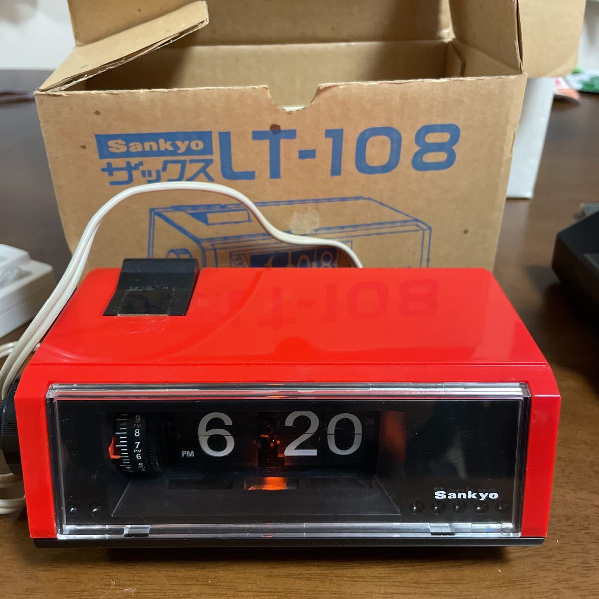 【やや傷や汚れあり】【動作確認済み】パタパタ時計 三協精機 ザックス LT-108 白 コンセント式 Sankyo 昭和レトロ 目覚まし時計 L108Z の落札情報詳細| ヤフオク落札価格情報 ...