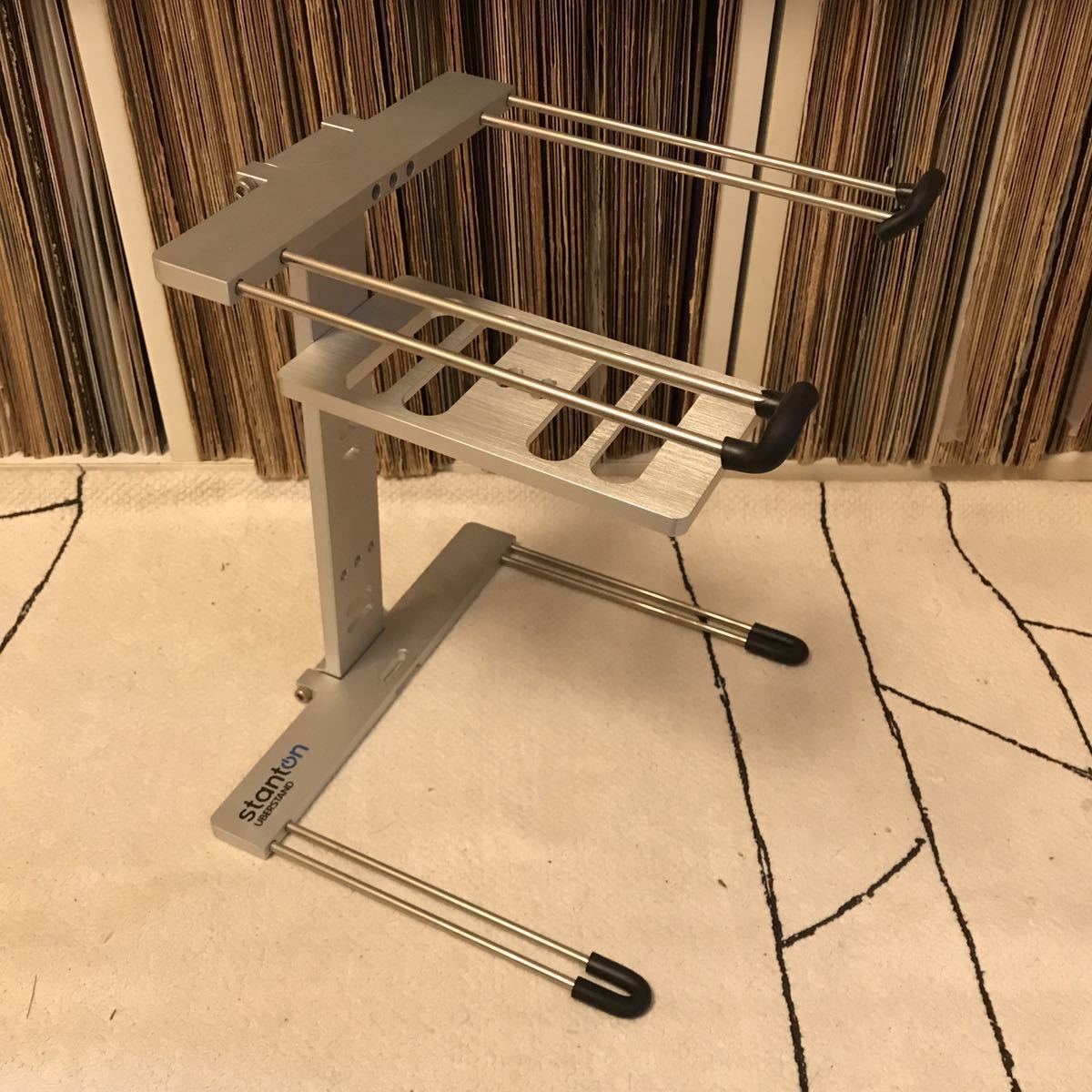 【やや傷や汚れあり】DJ機材② STANTON PCスタンド UBERSTAND Laptop Stand シルバー PCDJ の落札情報詳細 ...