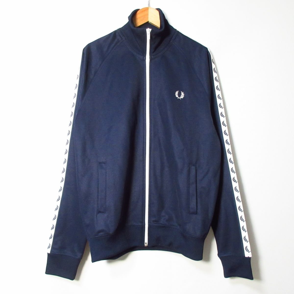 【目立った傷や汚れなし】美品 FRED PERRY フレッドペリー ロゴ サイドライン スタンドカラー ジップアップ トラックジャケット J6231 S 紺 ネイビー 021の落札情報詳細 ...