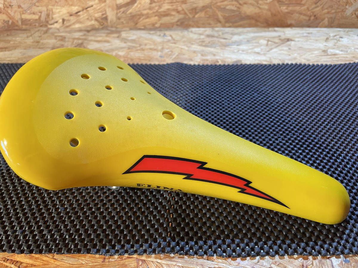 【未使用】びっくり！KUWAHARA ライトニングサドル Lightning Saddle レッドの落札情報詳細 - ヤフオク落札価格検索 ...